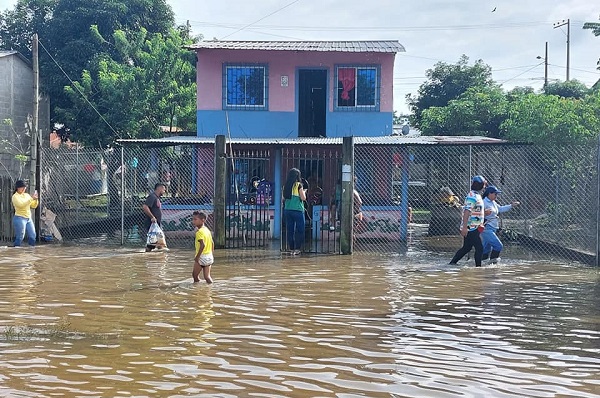 Valencia: Familias afectadas por desbordamiento del Río Chila reciben ...