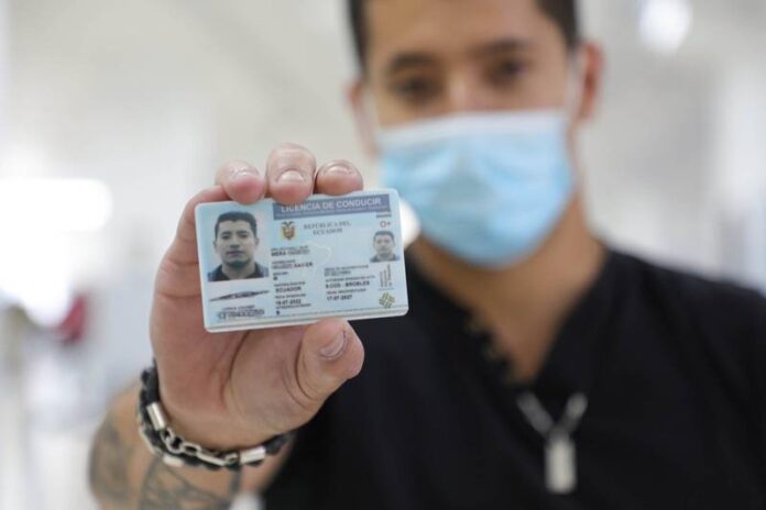 Así es la nueva licencia de conducir que circulará en Ecuador desde ...
