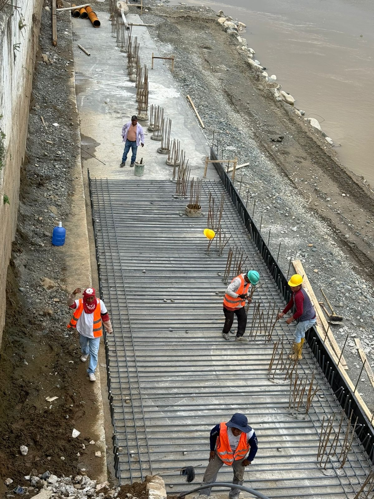 Avanza la obra para reforzar el malecón de Mocache y evitar su colapso estructural - ALDIA ...