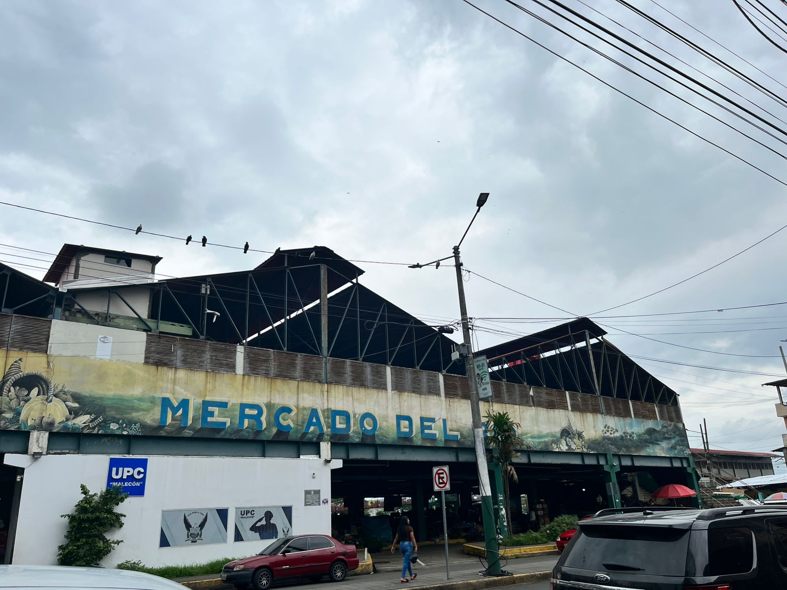 Se cumplen 10 años de apertura del Mercado del Río de Quevedo. Obra ...